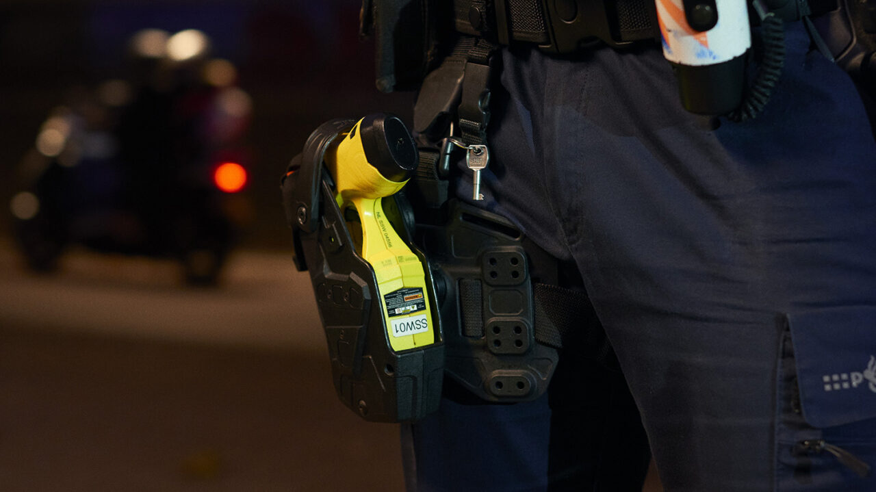 Op pad met de politie in Amsterdam-Zuidoost: ‘Noem wat en ik heb het ...